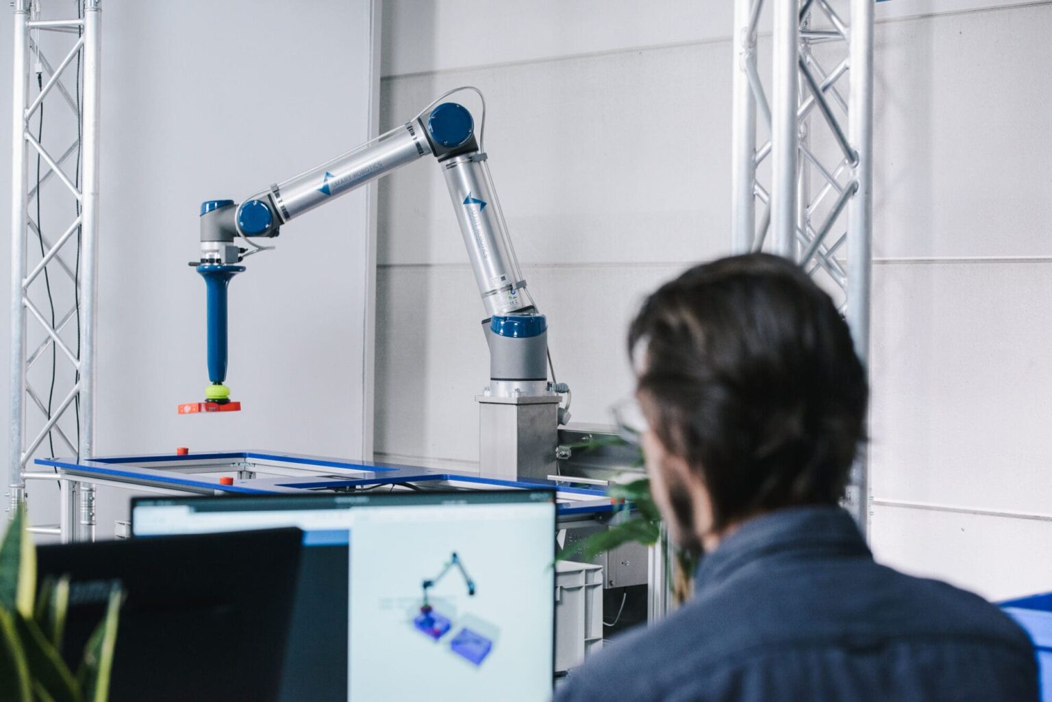 Smart Robotics - Pick & Place Partner - About us