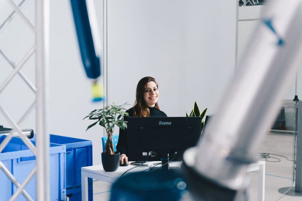 What is a pick and place robot? - Smart Robotics